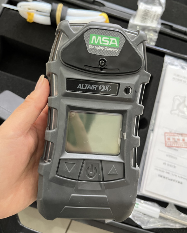 MSA Altair 5X Gas Detector O2 LEL H2S CO với cao su polycarbon composite